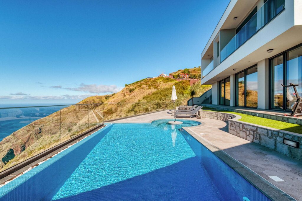 MADEIRA - Modern waterfront villa on the edge of the cliff with ...