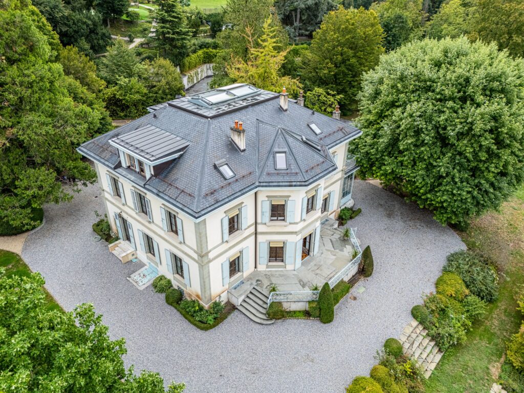 COLOGNY - Exquisite manor with view on Lake Geneva - The WaterFront ...